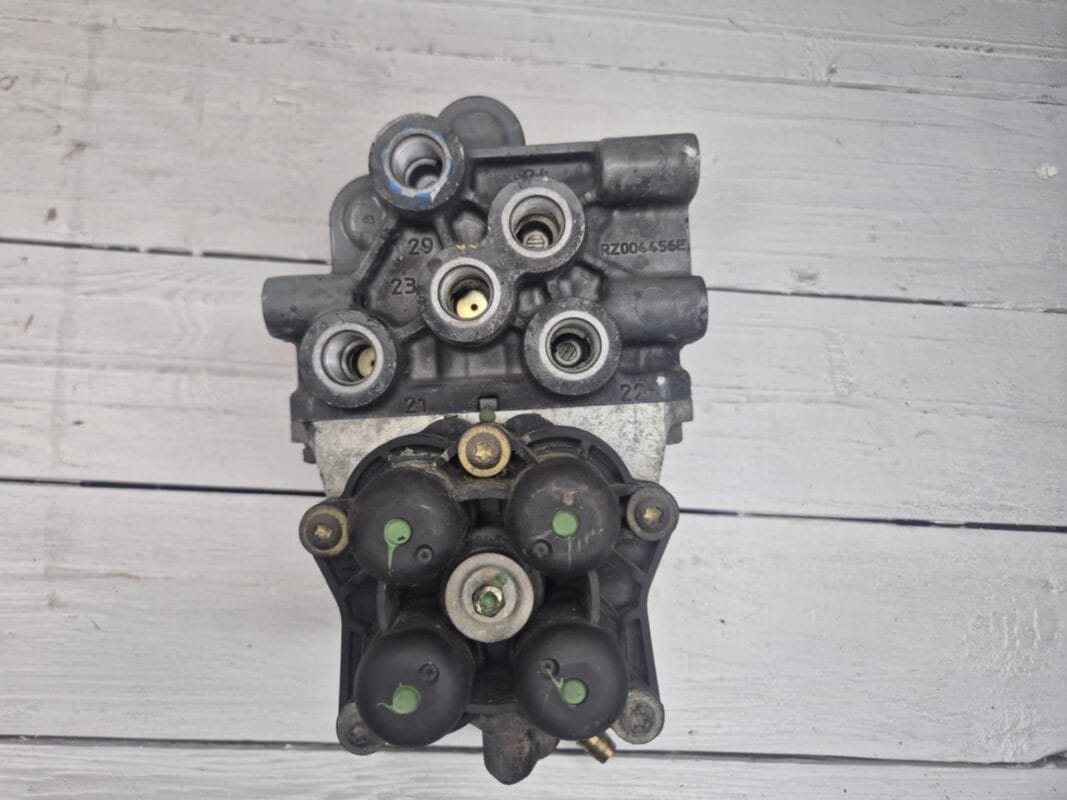 RENAULT PREMIUM FOUR POINT VALVE BLOCK